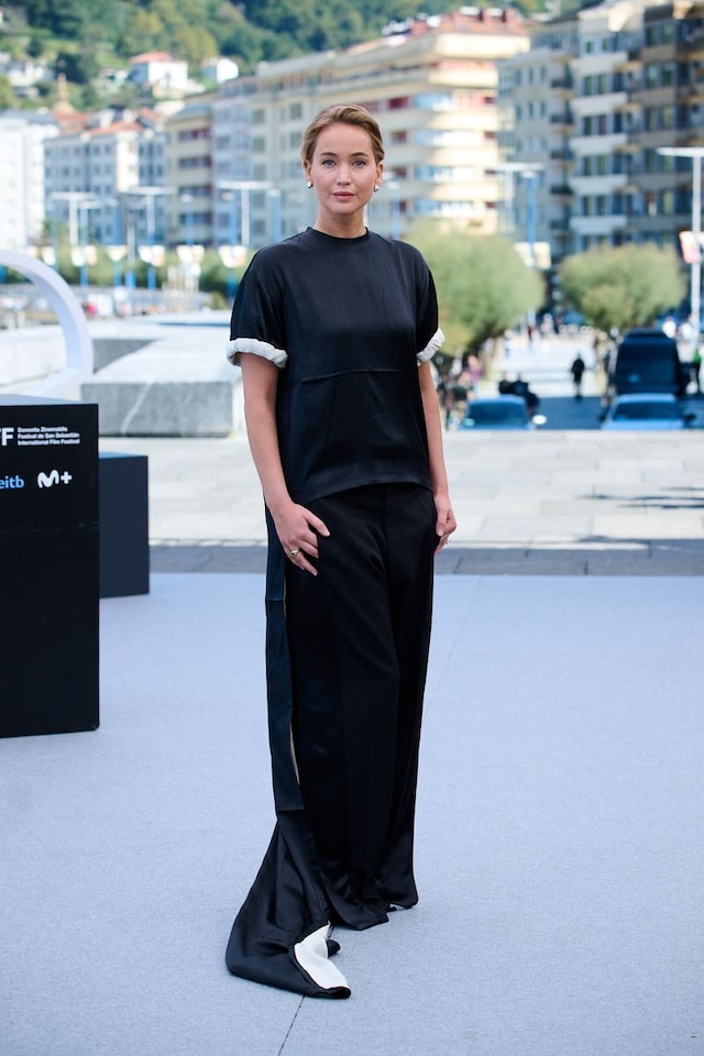 Jennifer Lawrence defies red carpet ‘dress code’ with architectural ...