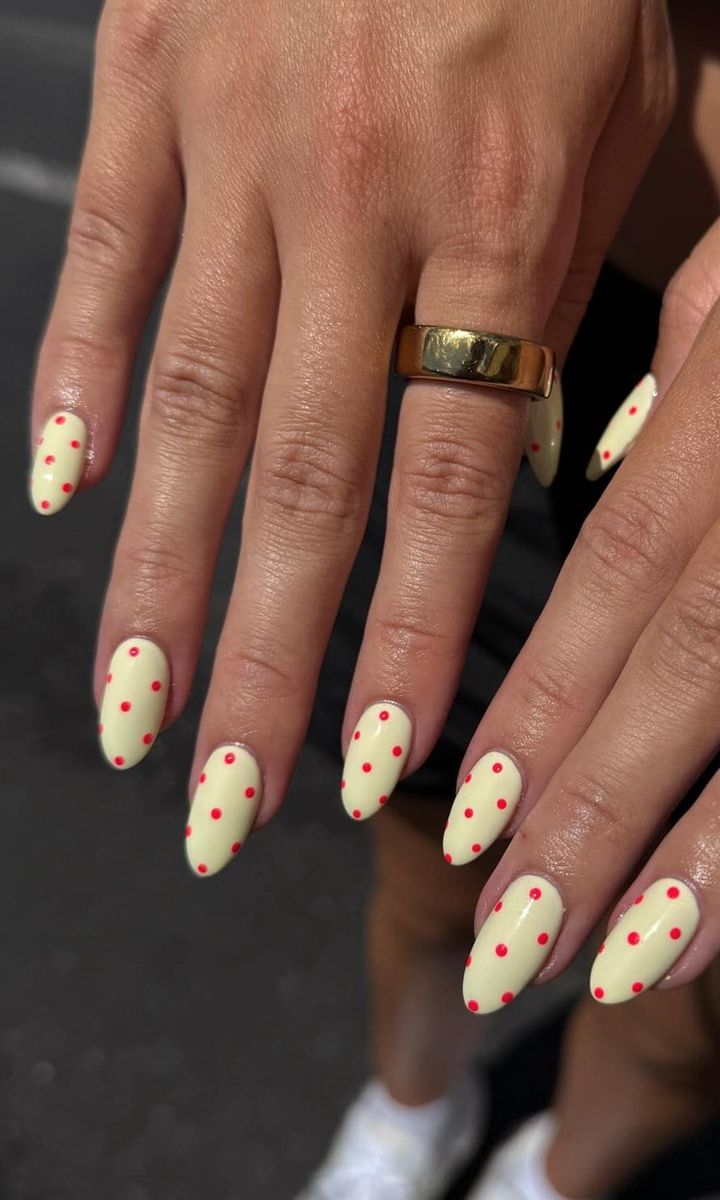 8 polka dot nails designs: For a fun and trendy manicure