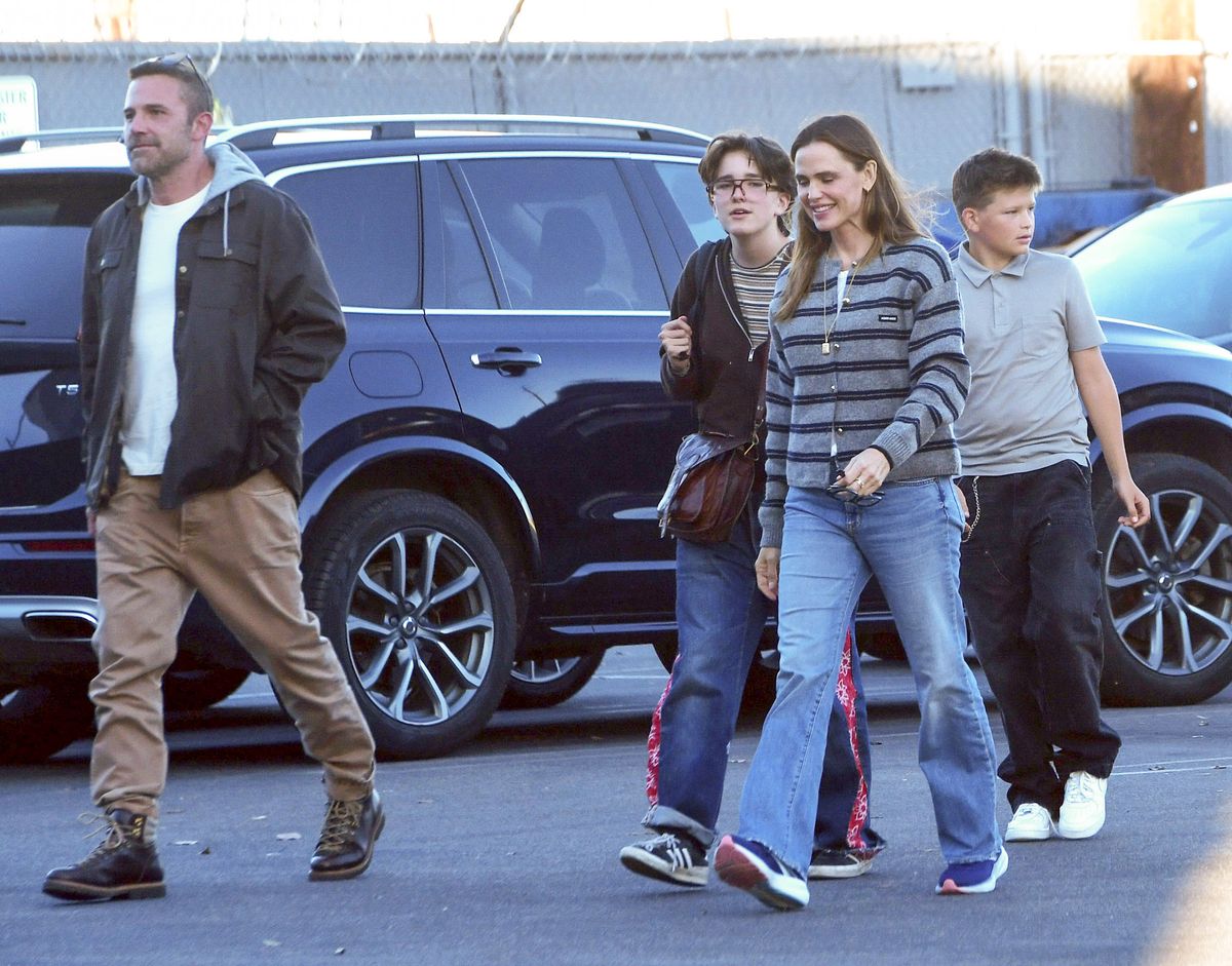 Fin Affleck channels dad Ben Affleck's effortlessly cool style in LA ...
