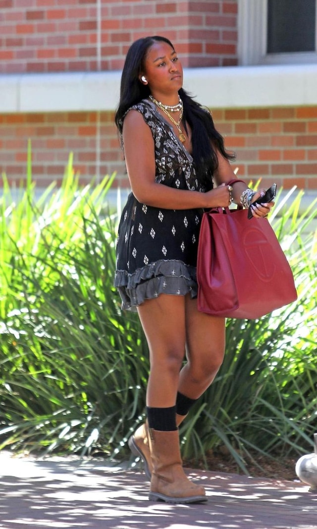 Sasha Obama wears one of the season’s trendiest unisex bags