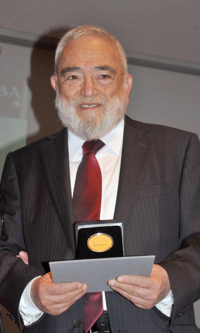 Diego Luna breaks the silence about the recent death of his father