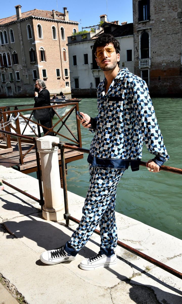10 celebrities who wore pajamas in public with pride
