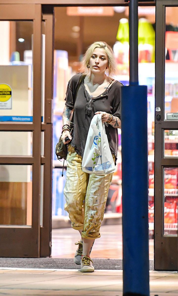 Paris Jackson wears casual grunge outfit while shopping