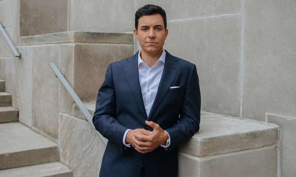 Cuban American news anchor Tom Llamas lands his own primetime show