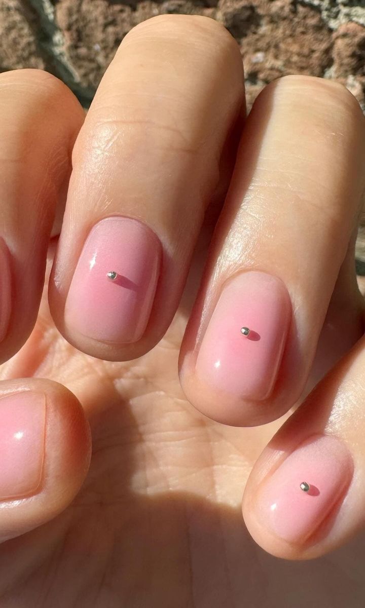 Crystal Nails: The anti-aging manicure trend of 2025
