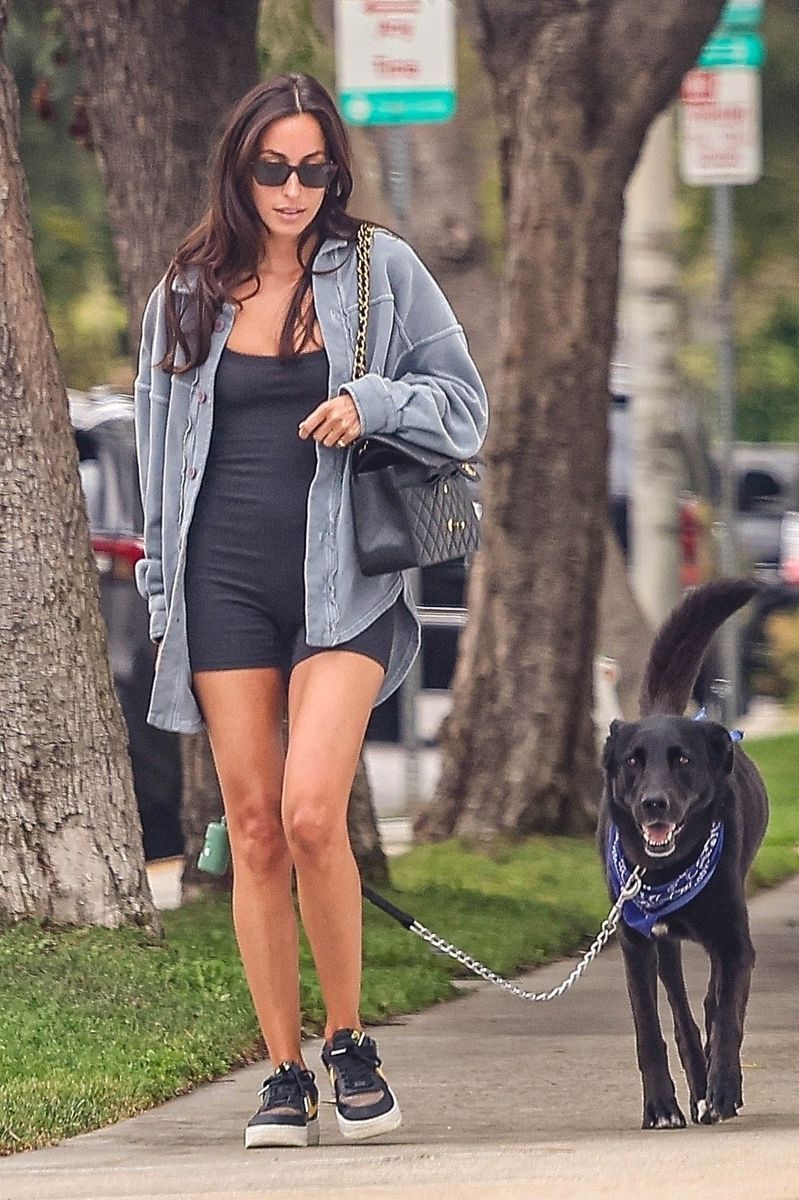 Brad Pitt’s girlfriend Ines de Ramon keeps it cool in body-hugging ...