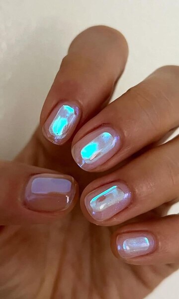 Minimalist nail designs: 14 trendy ideas for short nails this spring