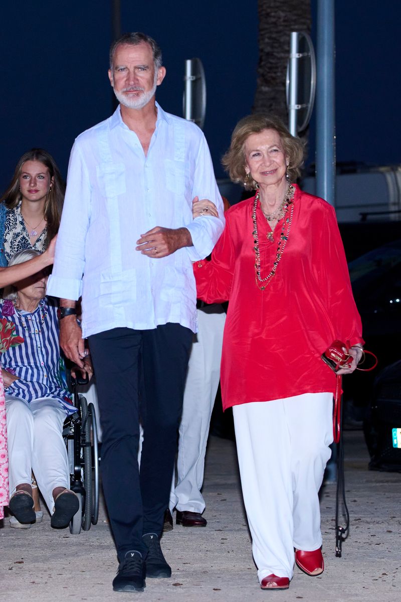 King Felipe of Spain recognizes mother Queen Sofia for her service