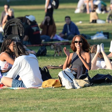 Malia Obama’s adorable encounter with a toddler at a park