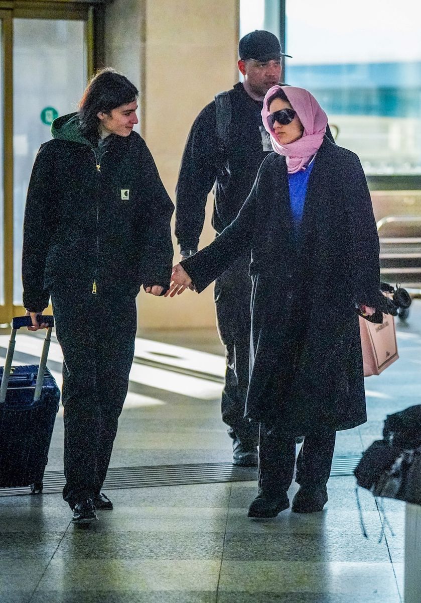 Rosalía and Loli Bahía, pure chemistry as they stroll hand in hand ...