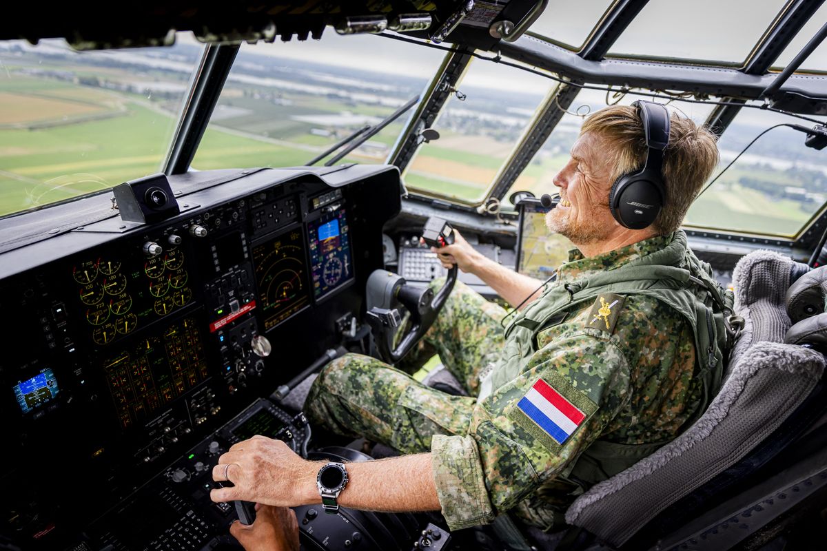 King Willem-Alexander’s secret life as a pilot: Royal flights, hidden ...