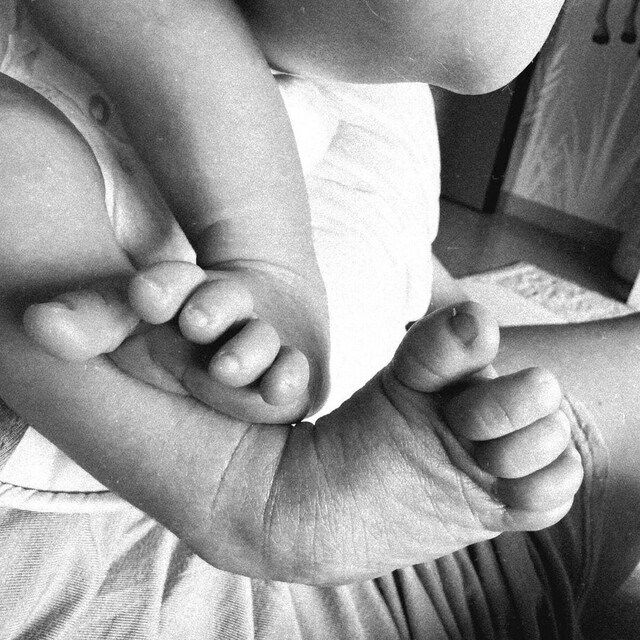 Maluma shows off the pictures of his first days as Paris's dad.