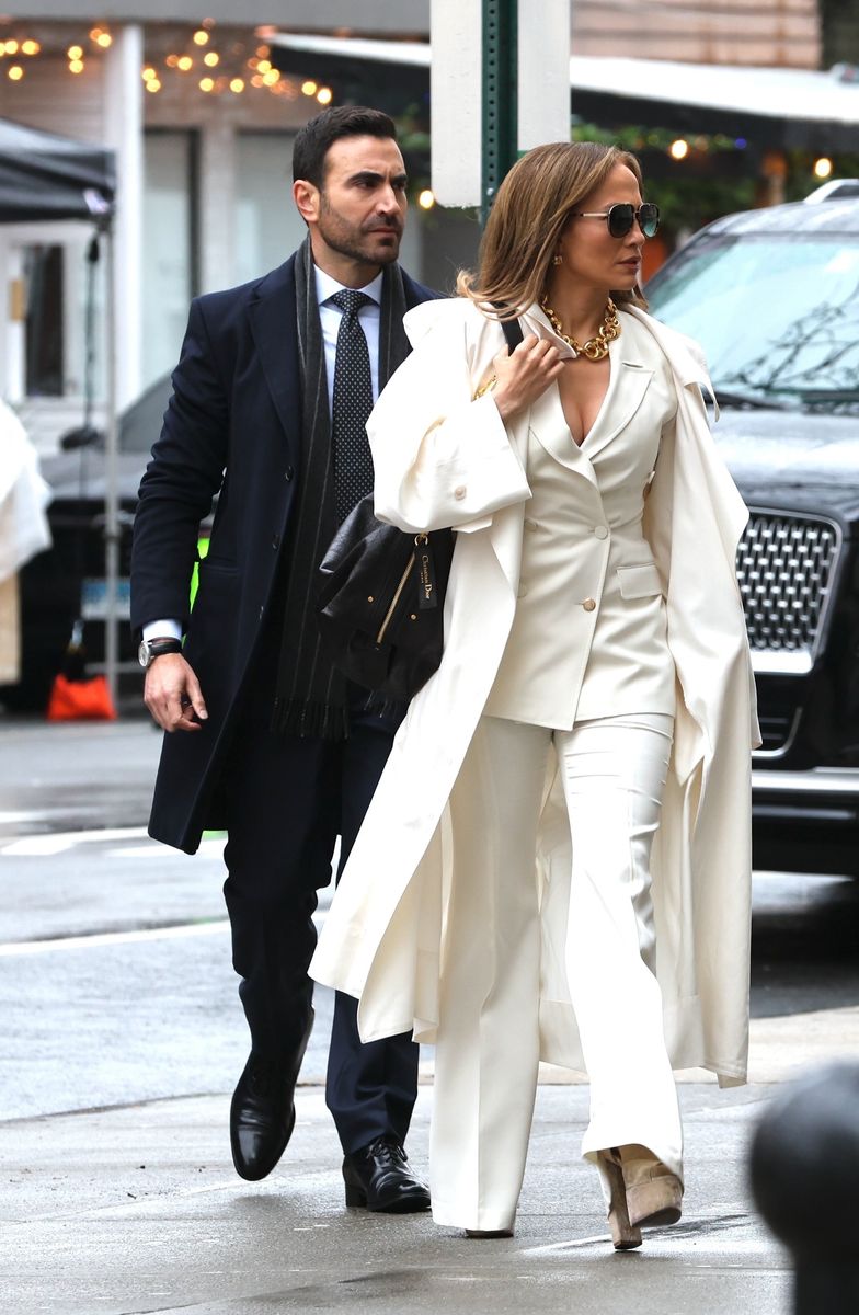 Jennifer Lopez sparks Brett Goldstein romance rumors after calling him ...