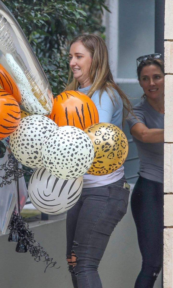 Elsa Pataky received balloons for her sons' birthday