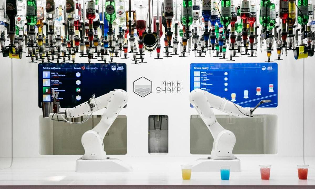 The future is now! The world’s first robot bartender is here to serve ...