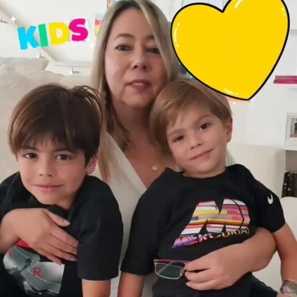 Who are Shakira’s family members?