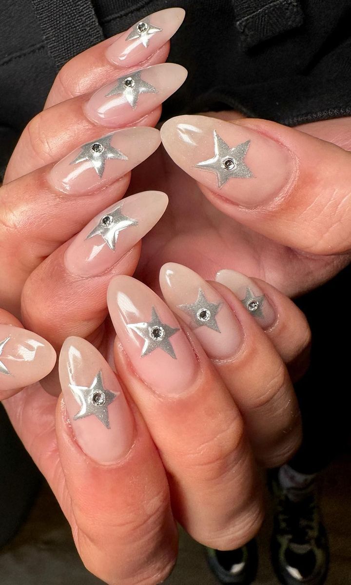 Crystal Nails: The anti-aging manicure trend of 2025
