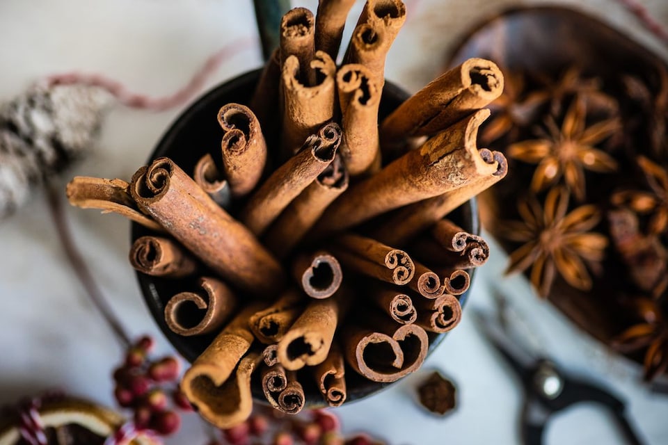 7 powerful cinnamon rituals to attract love and abundance this New Year