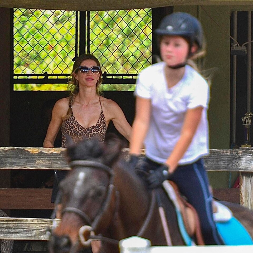 Gisele Bündchen wore animal-print swimsuit during recent outing with ...