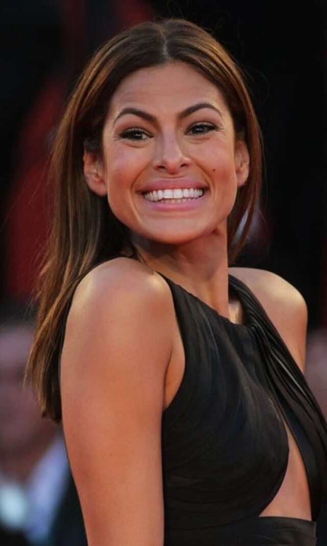 Eva Mendes, the stylish Cuban actress, and her most iconic beauty looks
