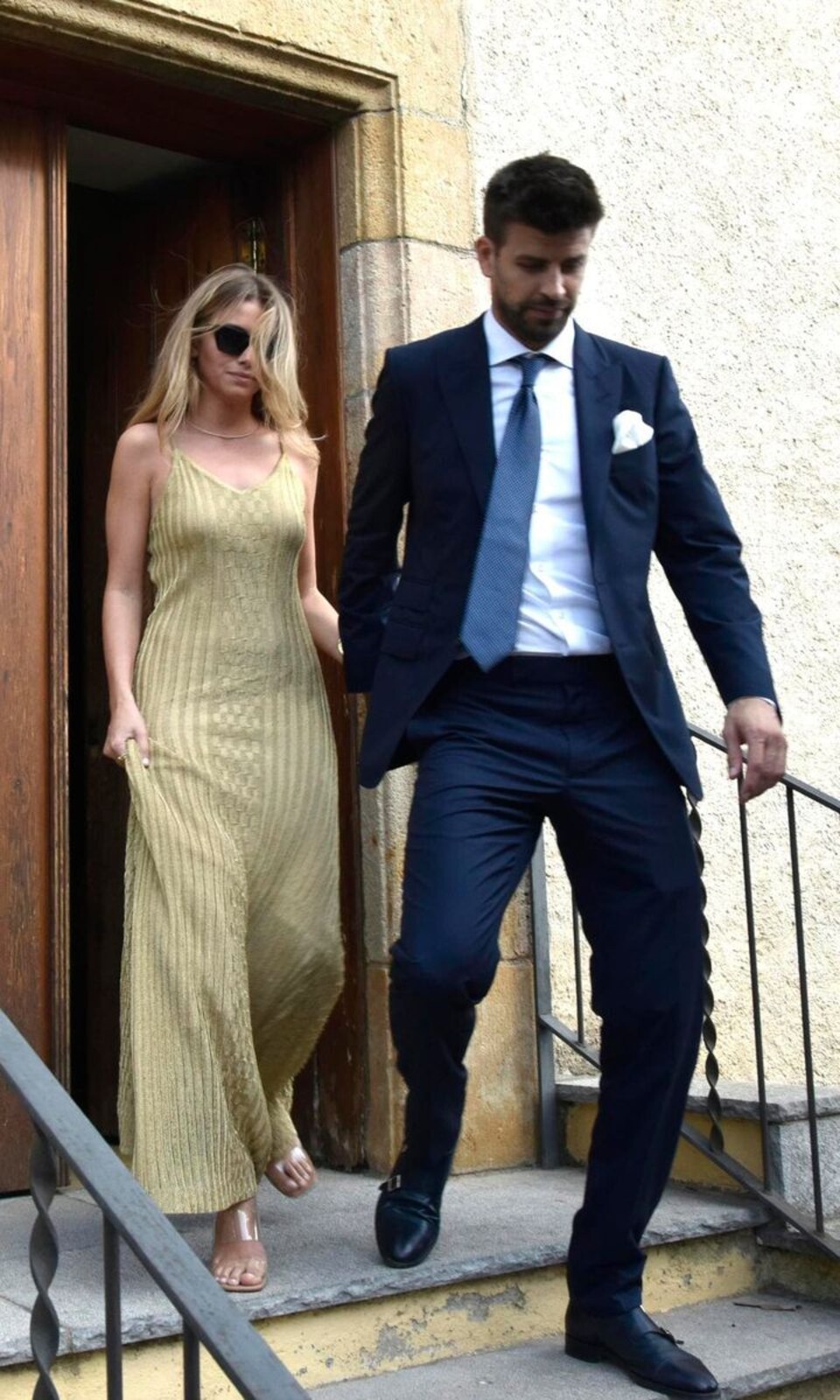 Piqué and Clara Chía were all smiles at a wedding in Spain [Photos]