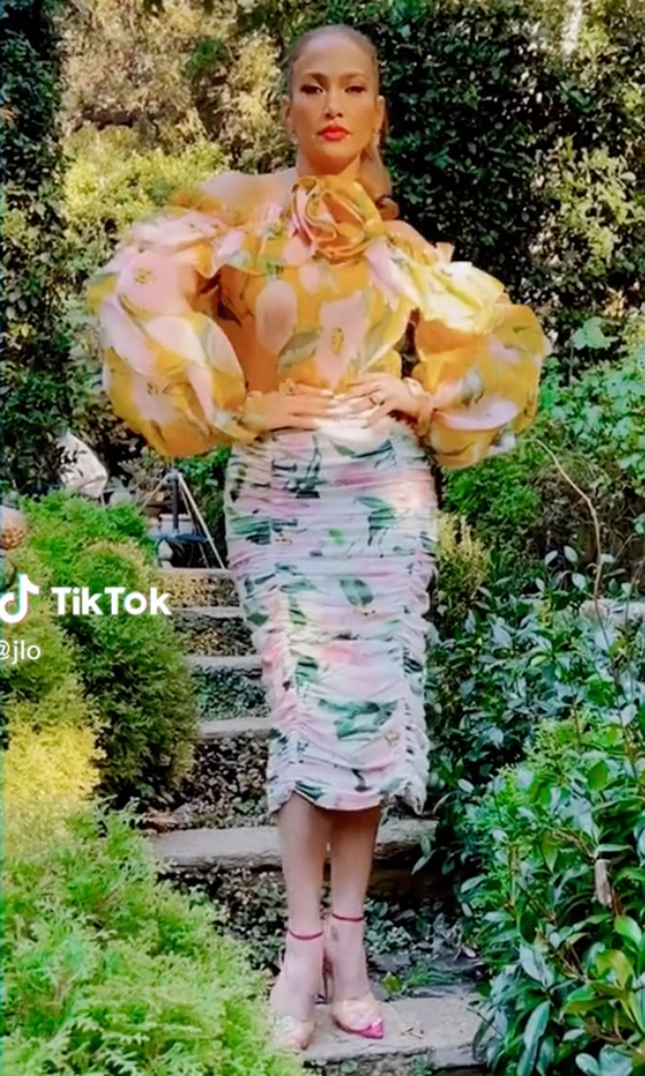 Jennifer Lopez wore the cutest Spring outfit and posed as ‘Lola’: See Pics