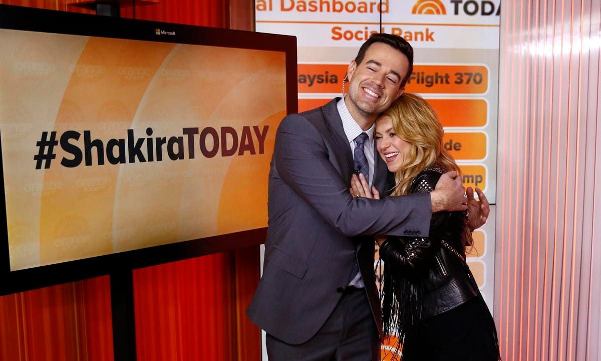 Shakira and Carson Daly reunite at a hockey game