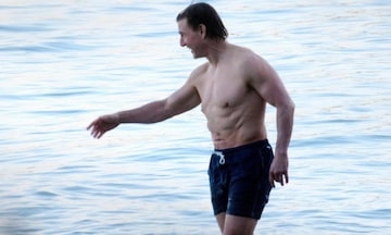 Tom Cruise shows off his ripped abs while in Spain