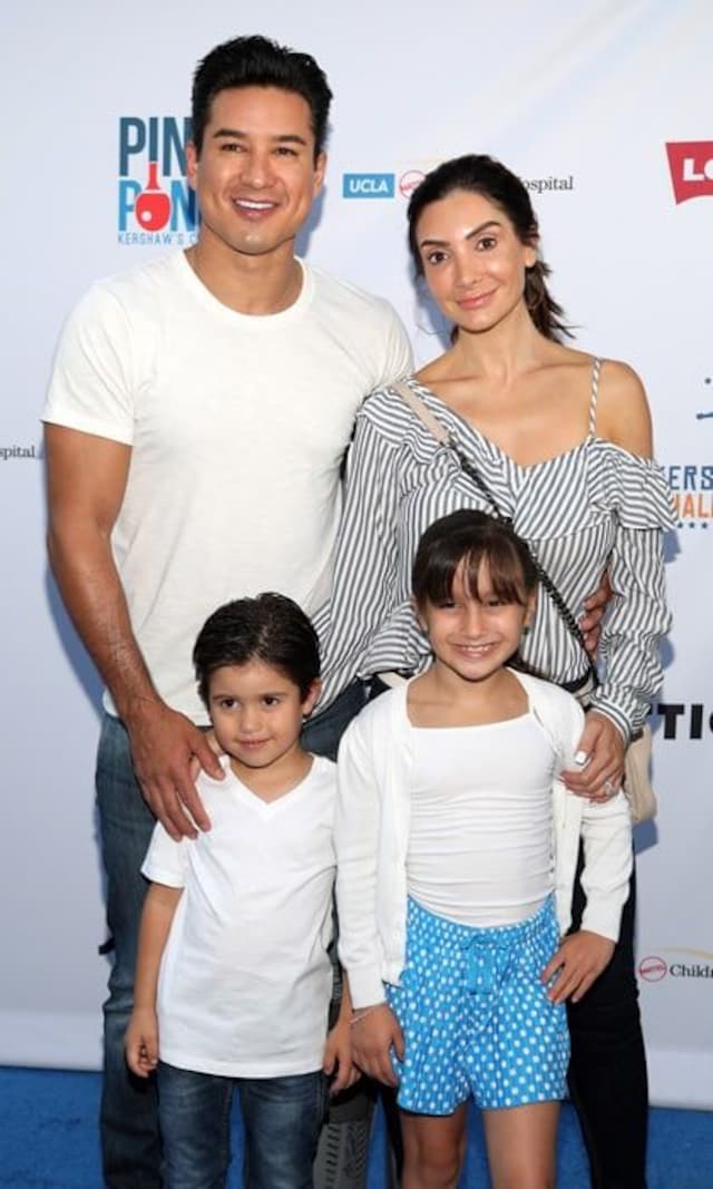 Mario Lopez announces wife is having a baby