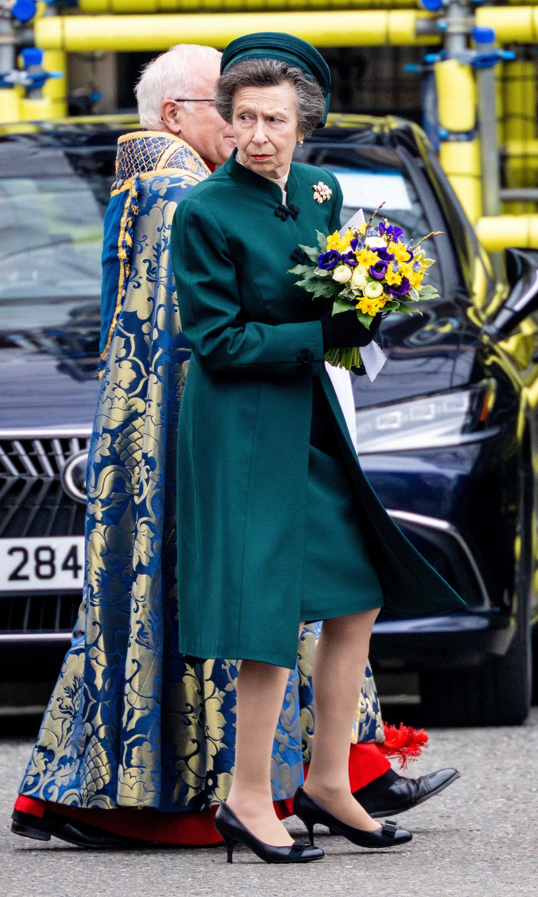 No kiss, no drama: Kate Middleton and Princess Anne turn an awkward ...
