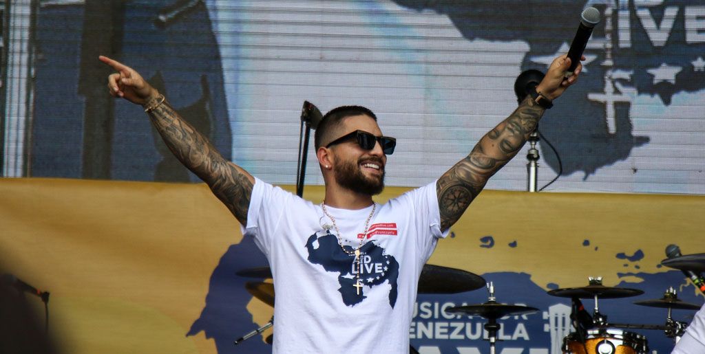 Maluma puts on a surprise performance at the airport in Colombia
