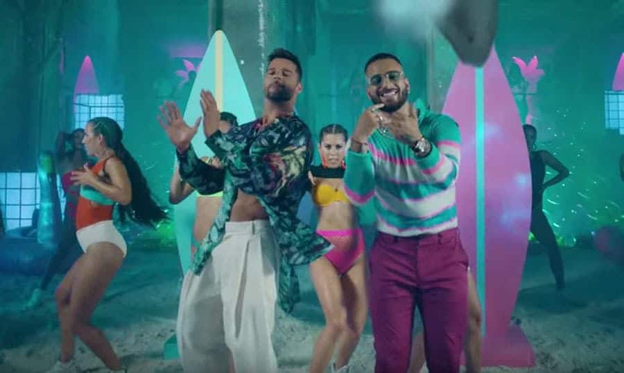 Maluma and Ricky Martin release 'No Se Me Quita' video