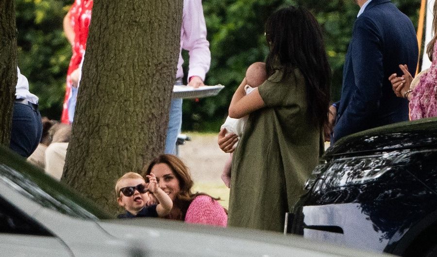 Cheeky Prince Louis Steals The Show At His First Polo Match Foto 1