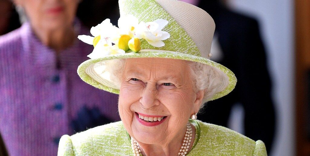 Royals are just like us: Queen Elizabeth uses this to stay cool at the ...